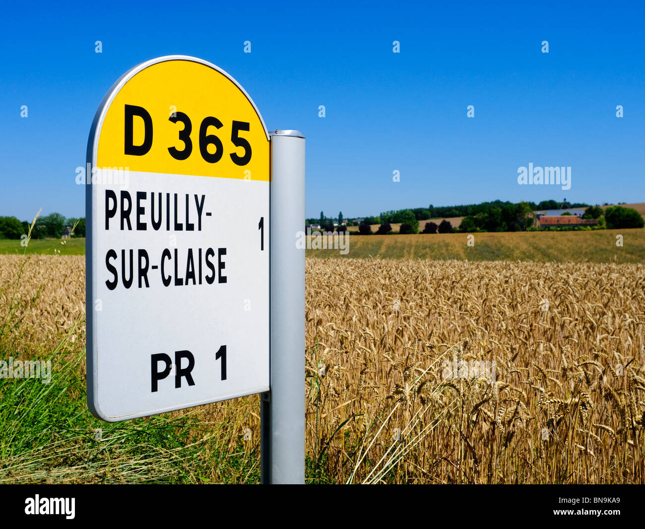 Road sign distance indicator hi-res stock photography and images - Alamy