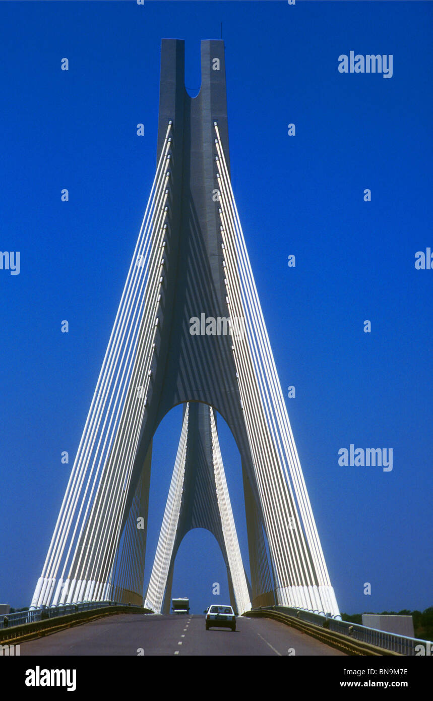 Portimão road bridge hi-res stock photography and images - Alamy