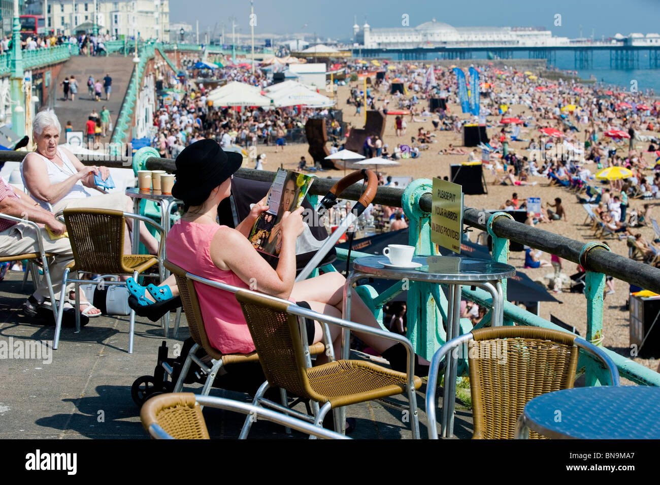 Brighton beach hot hi-res stock photography and images - Alamy