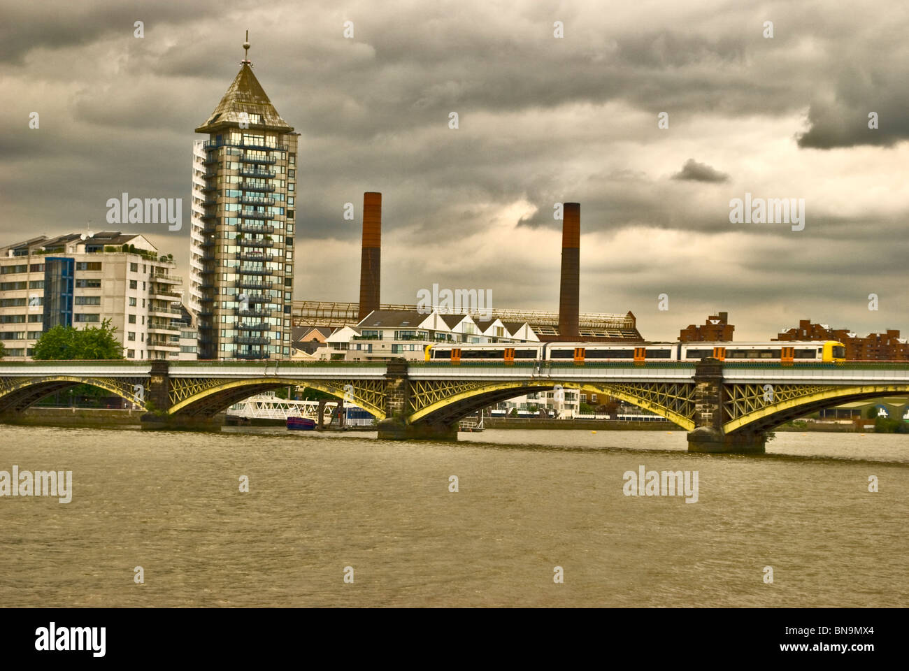 Wandsworth bridge hi-res stock photography and images - Alamy