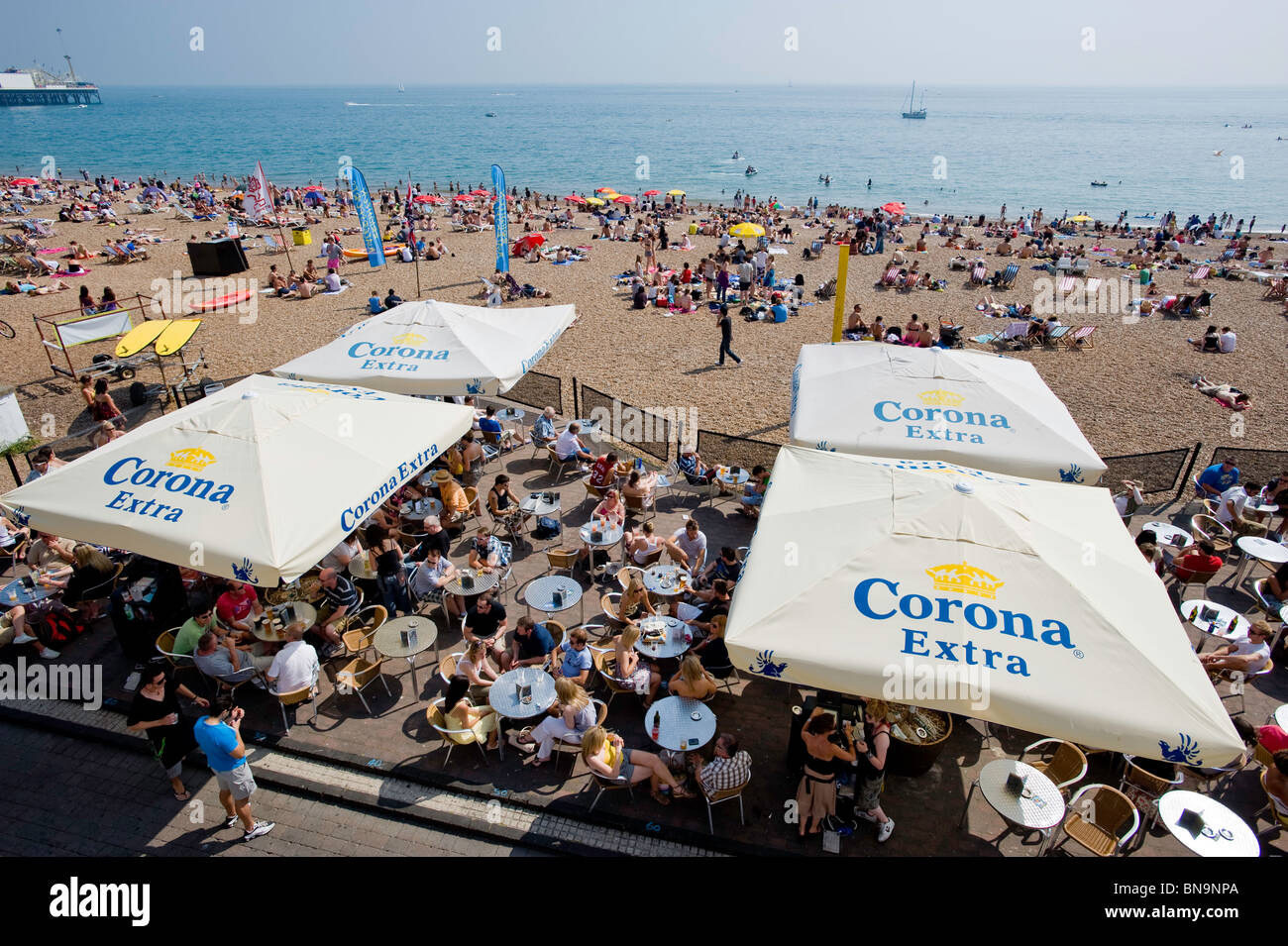 Brighton seafront bars hi-res stock photography and images - Alamy