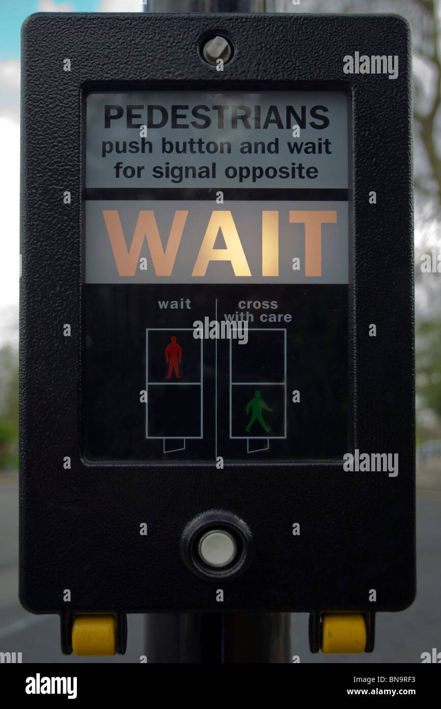 Pedestrian traffic signal hi-res stock photography and images - Alamy
