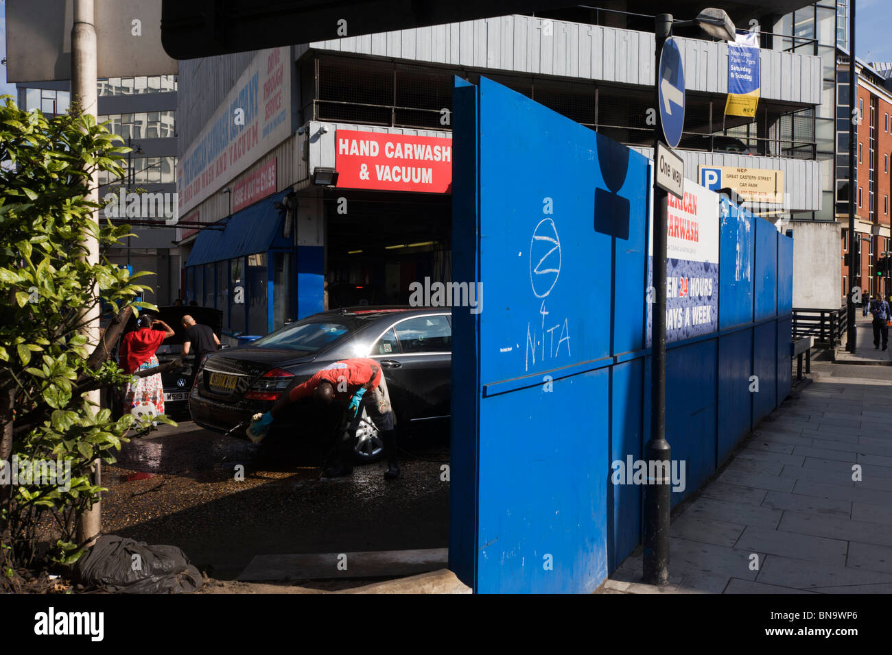 Hand car wash uk hi-res stock photography and images - Alamy