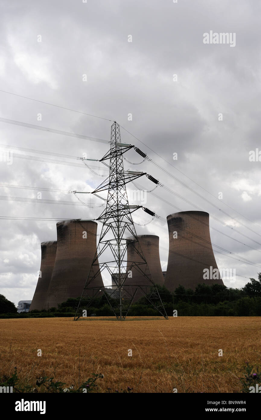 Pylon carrying high voltage electricity lines from Fiddlers Ferry coal ...