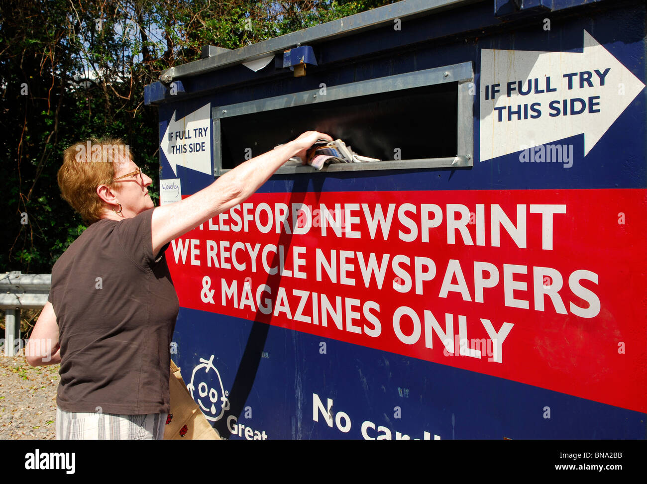 Recycling newspapers and magazines hi-res stock photography and images ...