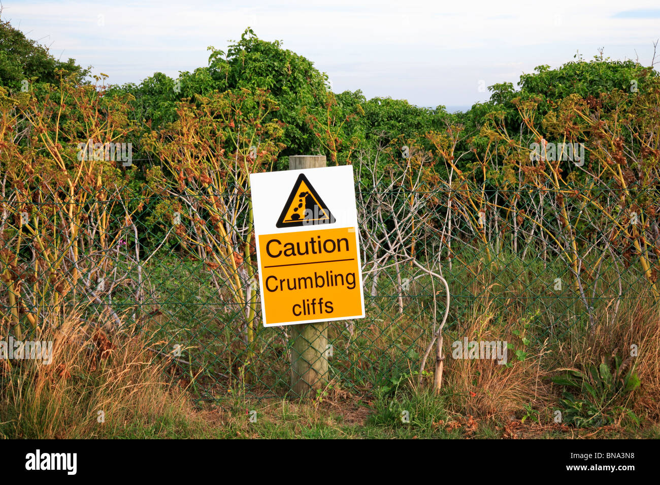 Caution falling cliffs warning sign hi-res stock photography and images ...