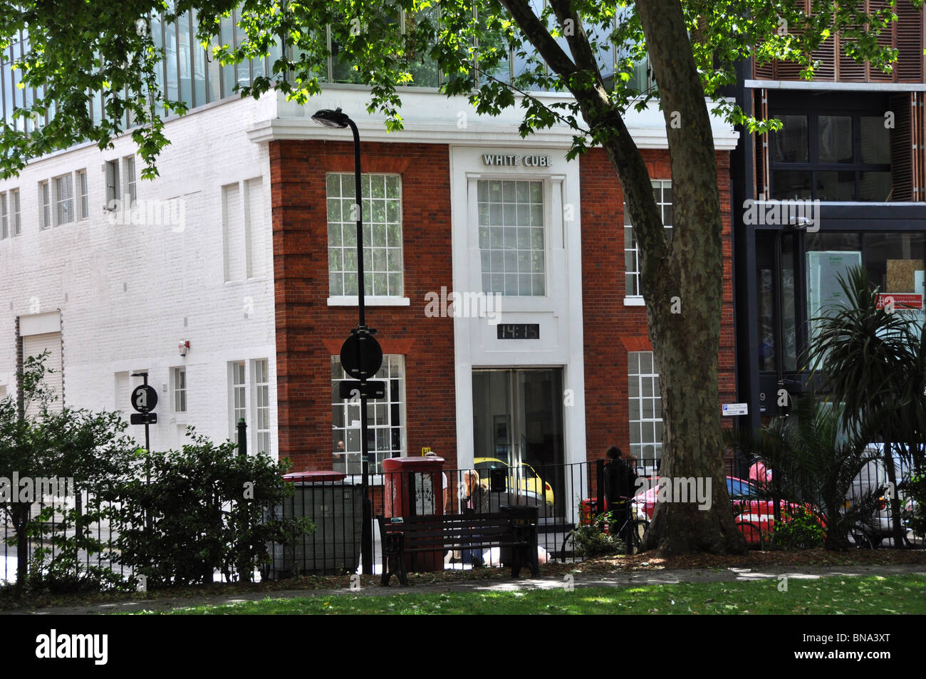 Hoxton square hi-res stock photography and images - Alamy