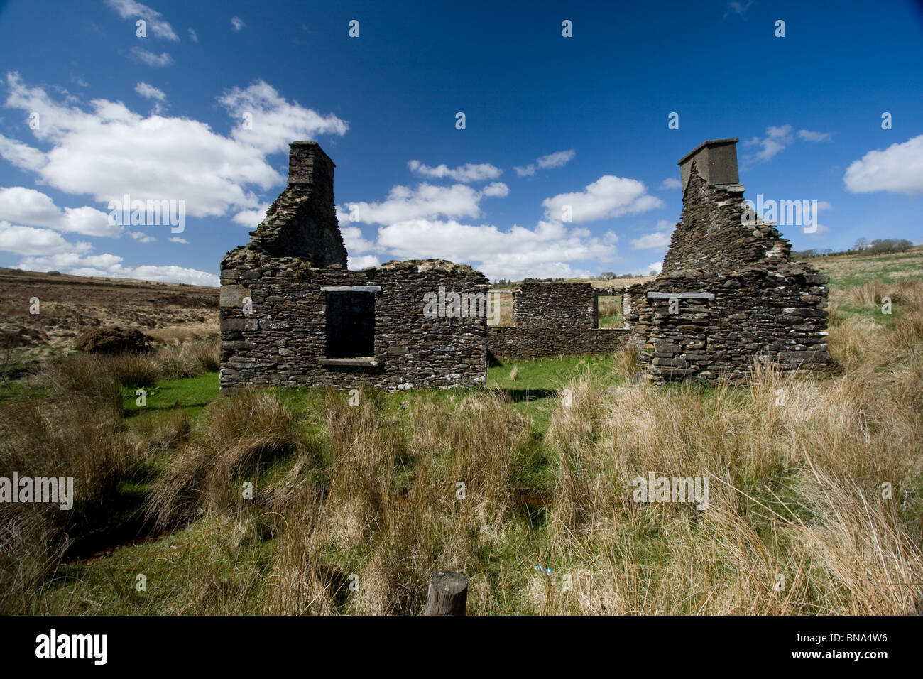 Ruined farmhouse hi-res stock photography and images - Alamy