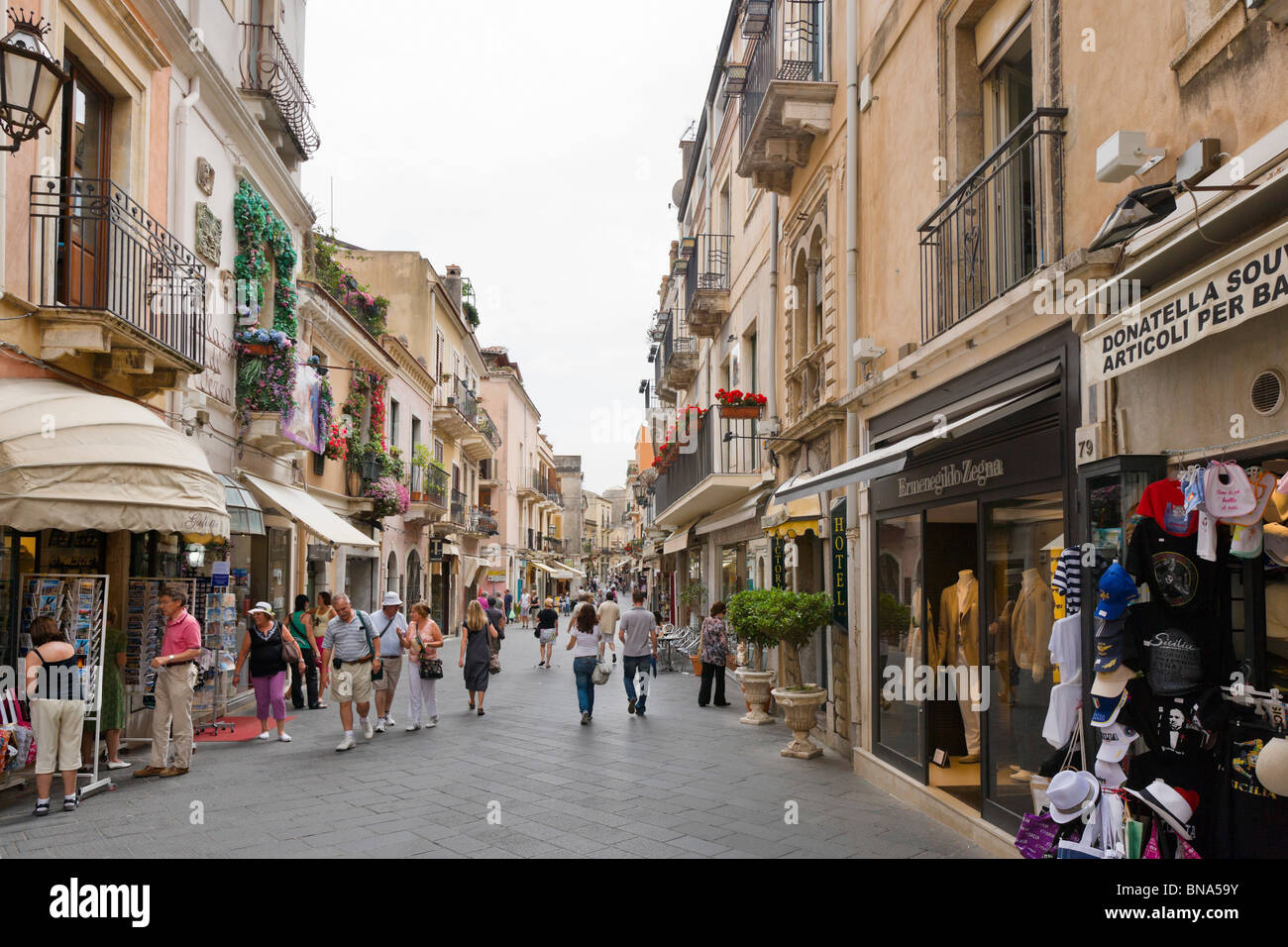 Shops on the Corso Umberto in the old town, Taormina, South East Stock ...