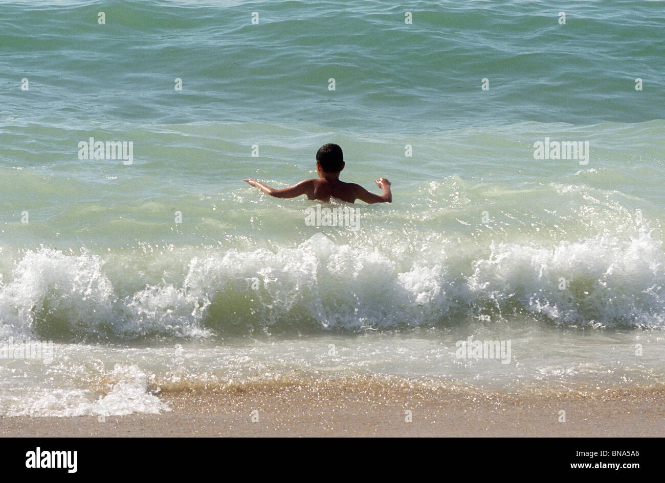 Boy drowning hi-res stock photography and images - Alamy