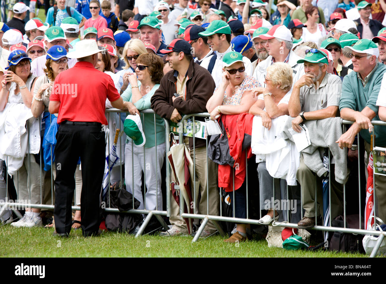 Large crowds hi-res stock photography and images - Alamy