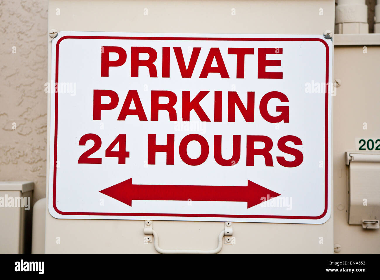 Private parking sign hi-res stock photography and images - Alamy