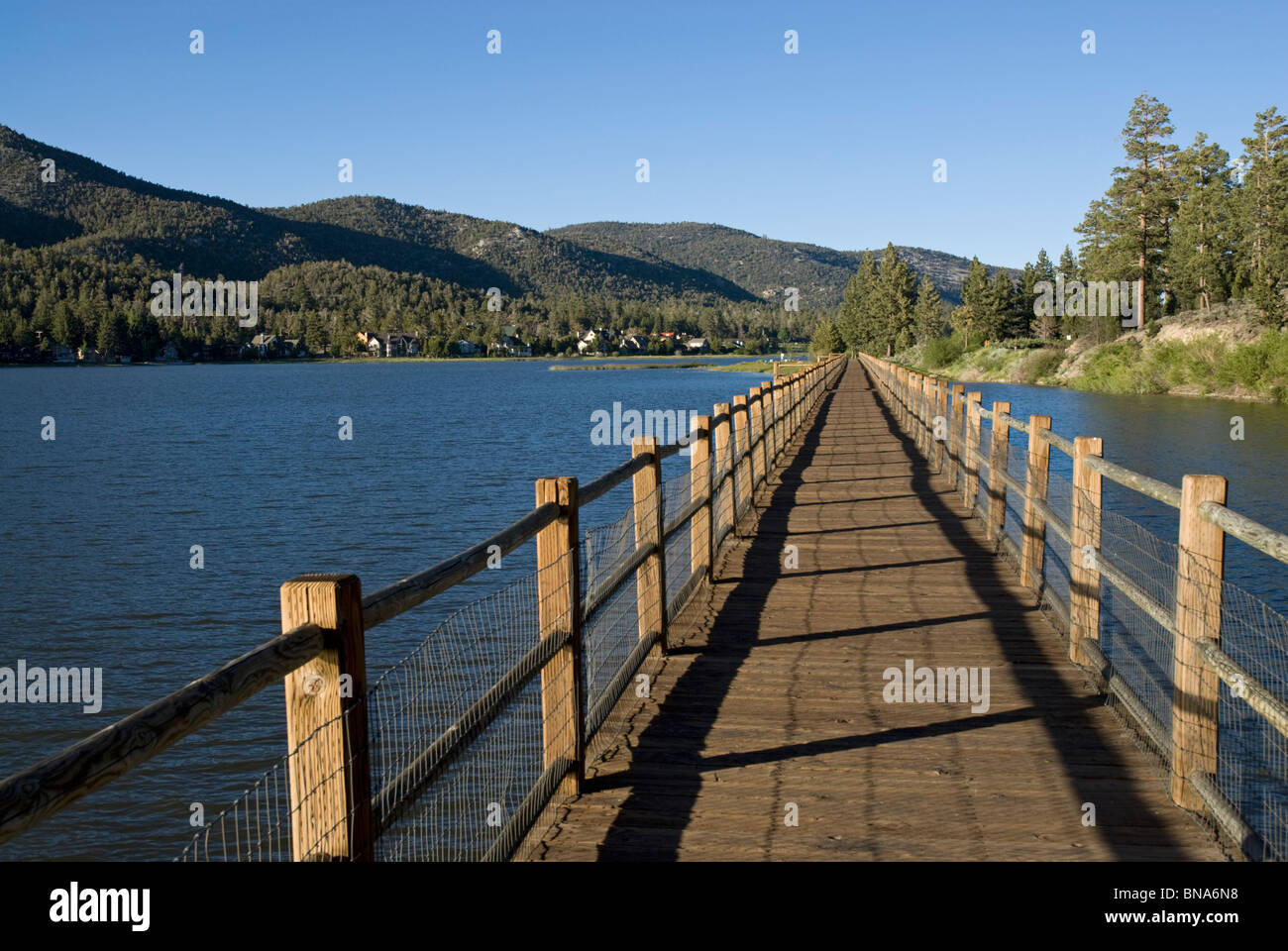 The boardwalk at Stanfield Marsh Waterfowl Preserve, Big Bear Lake ...