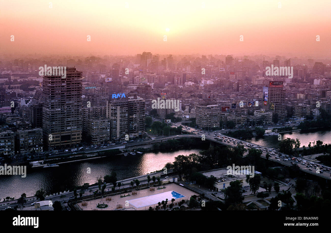 Large sun through pollution hi-res stock photography and images - Alamy