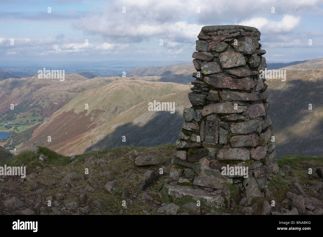 Red screes hi-res stock photography and images - Alamy