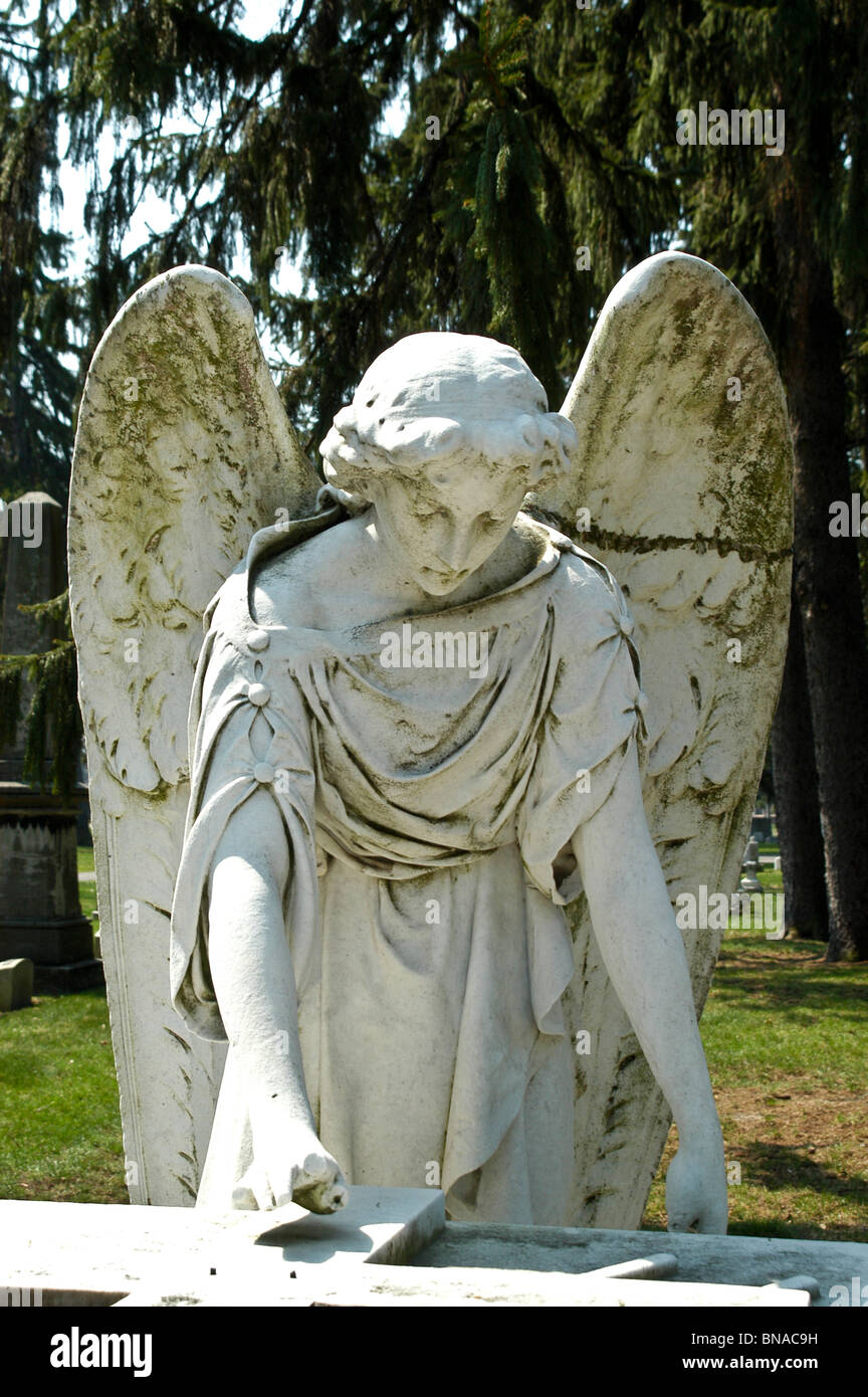 angel in the graveyard Stock Photo - Alamy