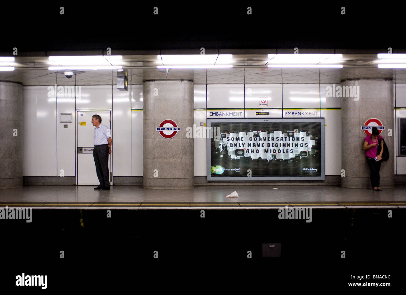 London underground platform hi-res stock photography and images - Alamy