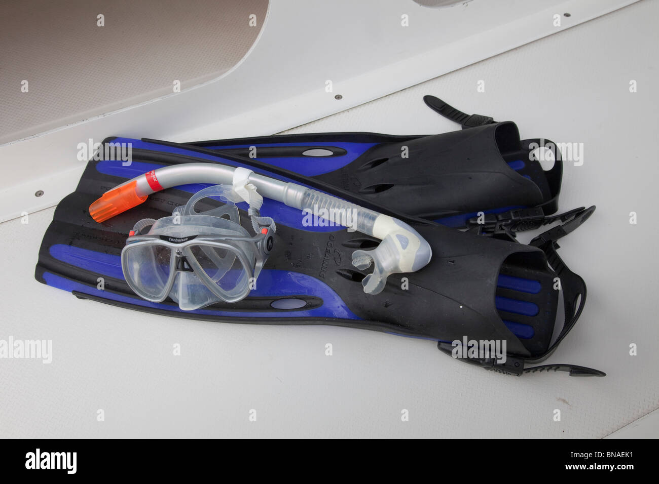 Snorkel sea mask boat hi-res stock photography and images - Alamy