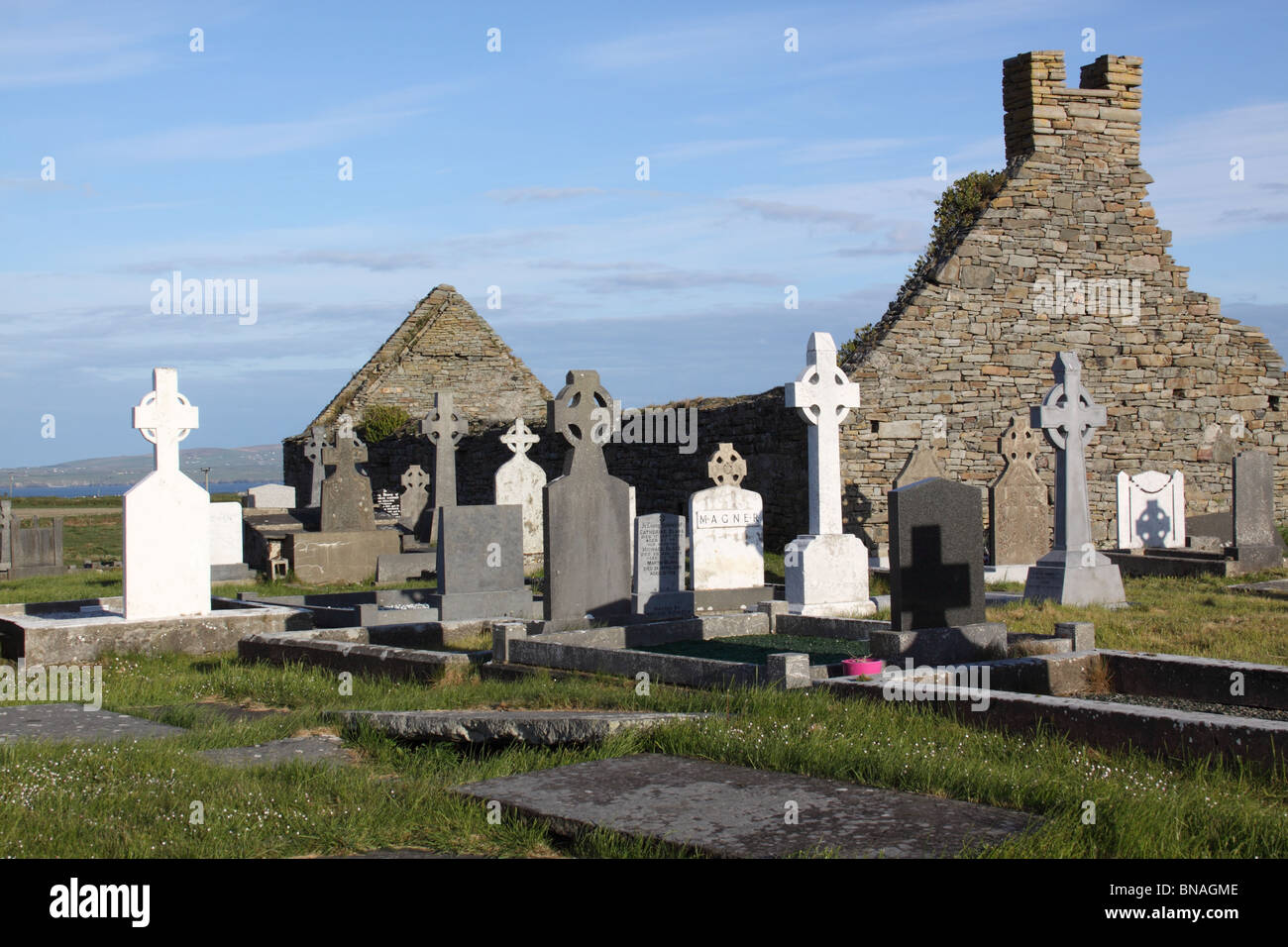 Kilballyowen graveyard hi-res stock photography and images - Alamy