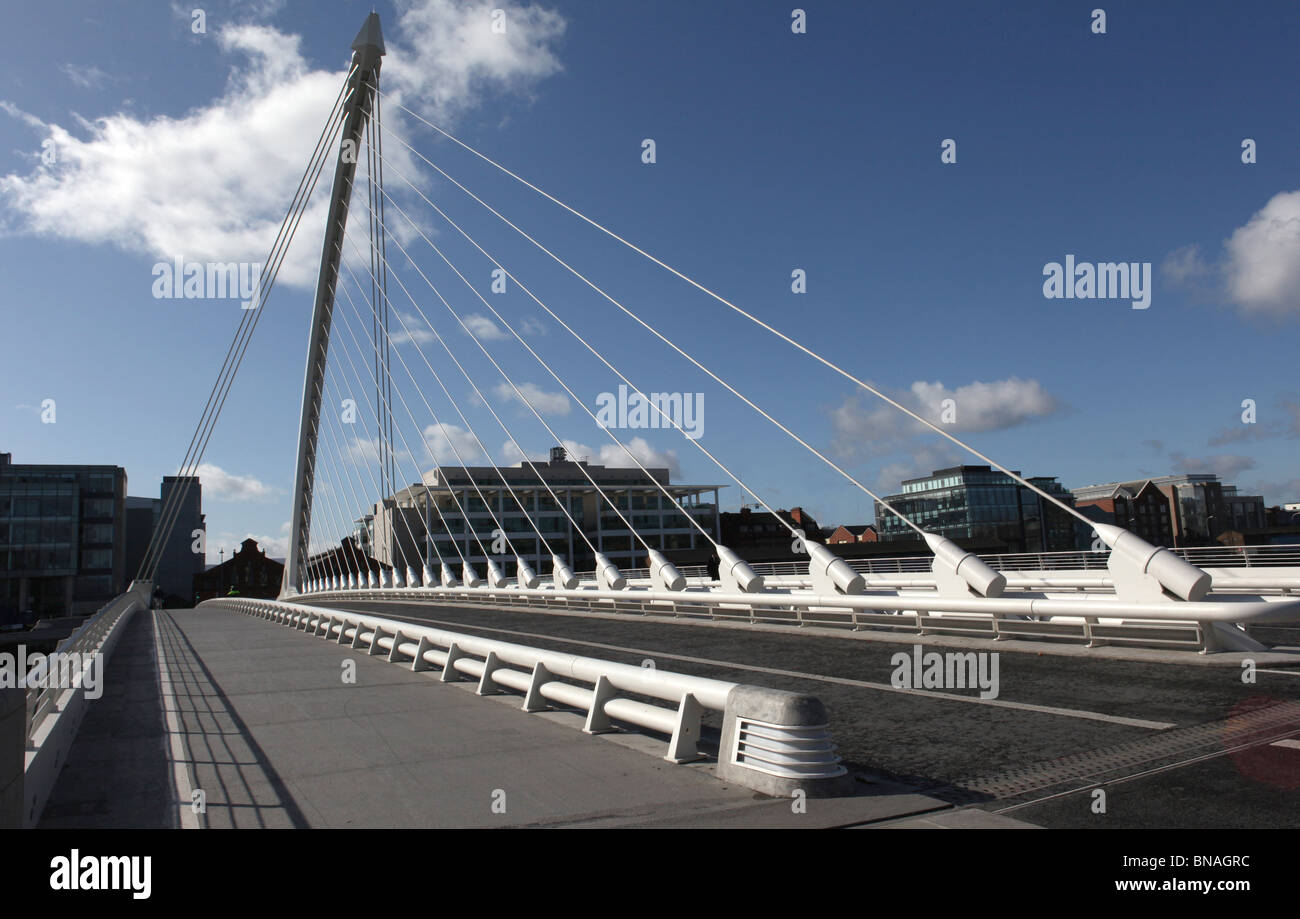 Samuel Beckett Bridge Stock Photo - Alamy