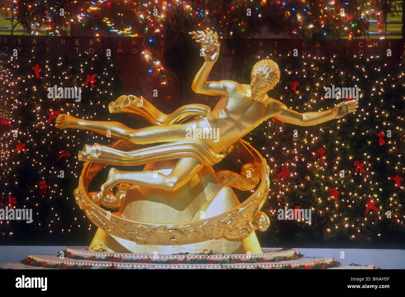 Prometheus statue Rockefeller Center Stock Photo - Alamy