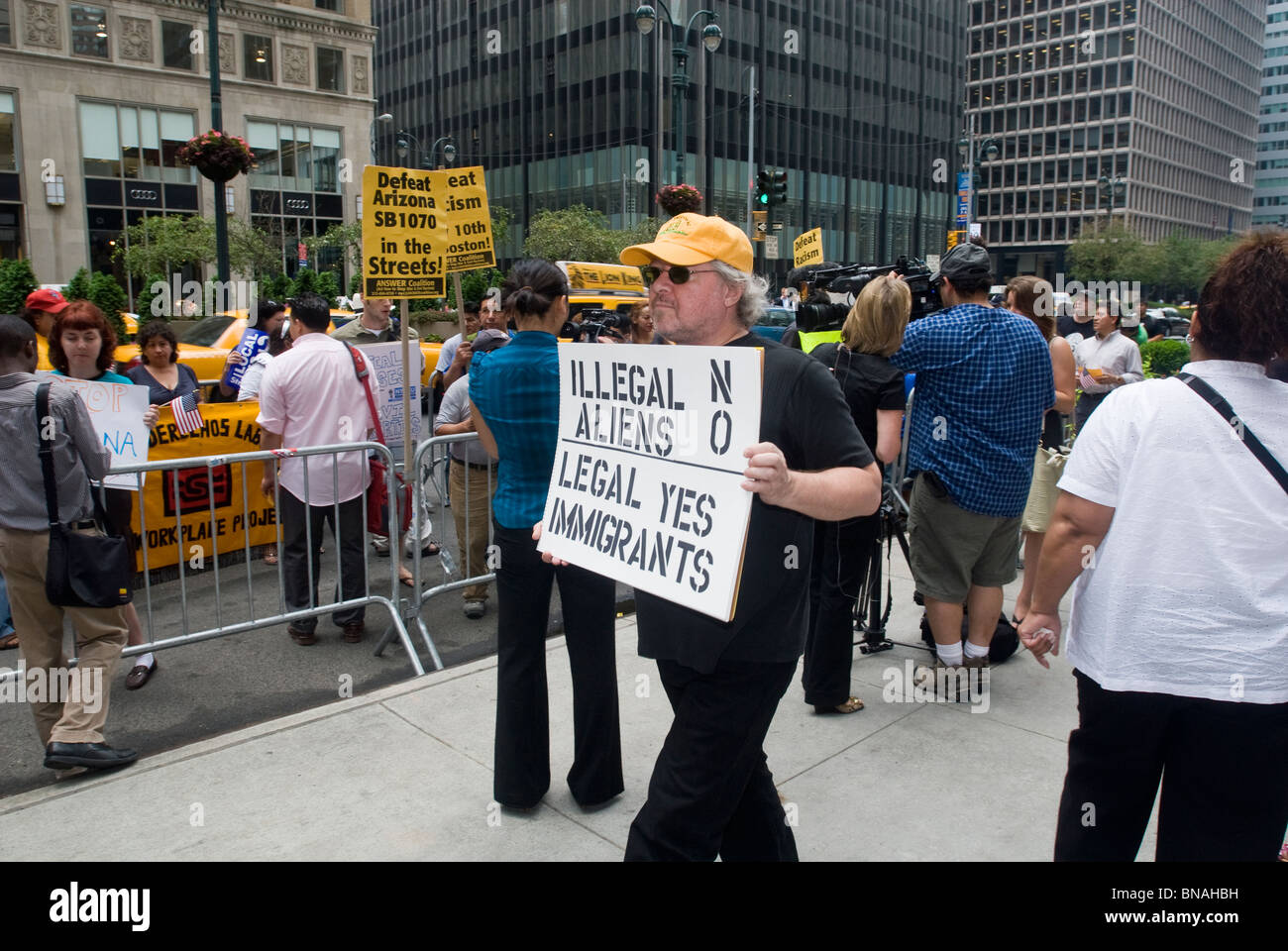 Immigration counter hi-res stock photography and images - Alamy