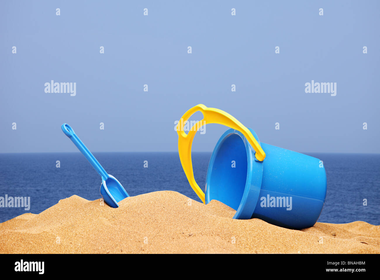 Basket and scoop at the beach Stock Photo - Alamy