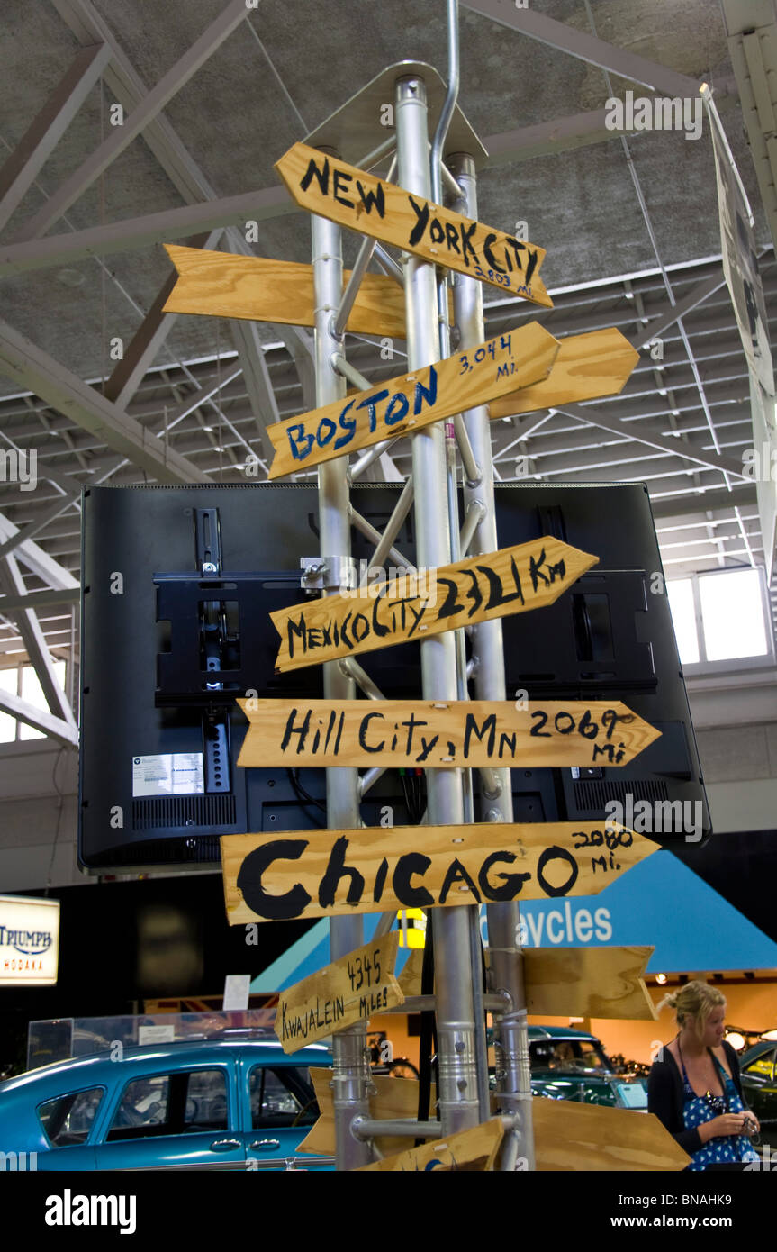 Wooden arrow sign post hi-res stock photography and images - Alamy