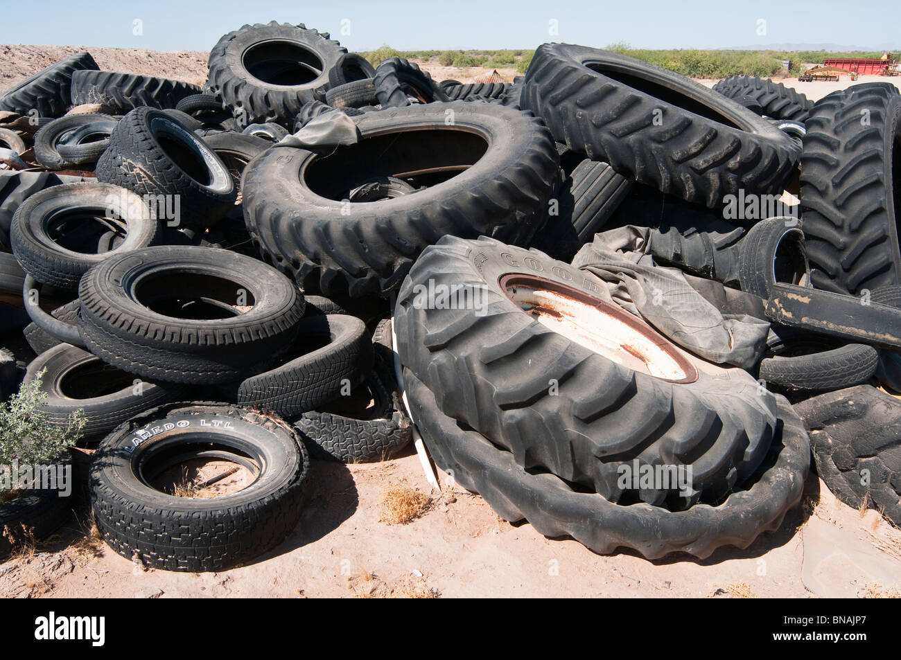 Tires junk desert hi-res stock photography and images - Alamy