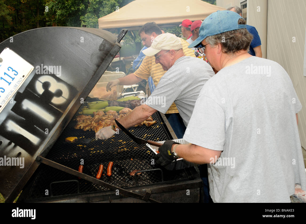 Hot dogs men hi-res stock photography and images - Alamy
