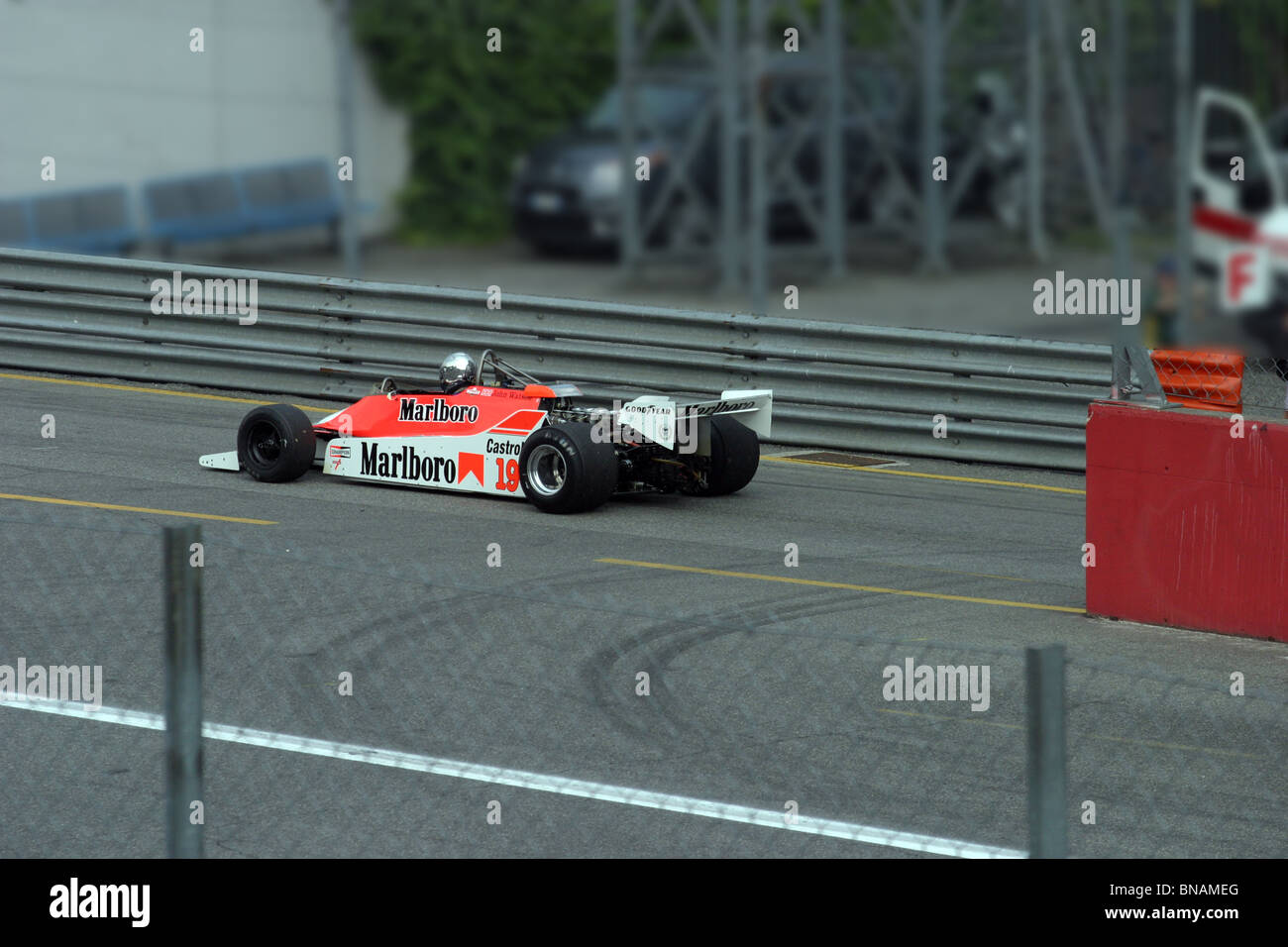 Formula 1 car side view hi-res stock photography and images - Alamy