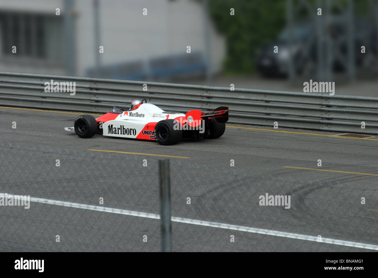 Formula 1 car side view hi-res stock photography and images - Alamy