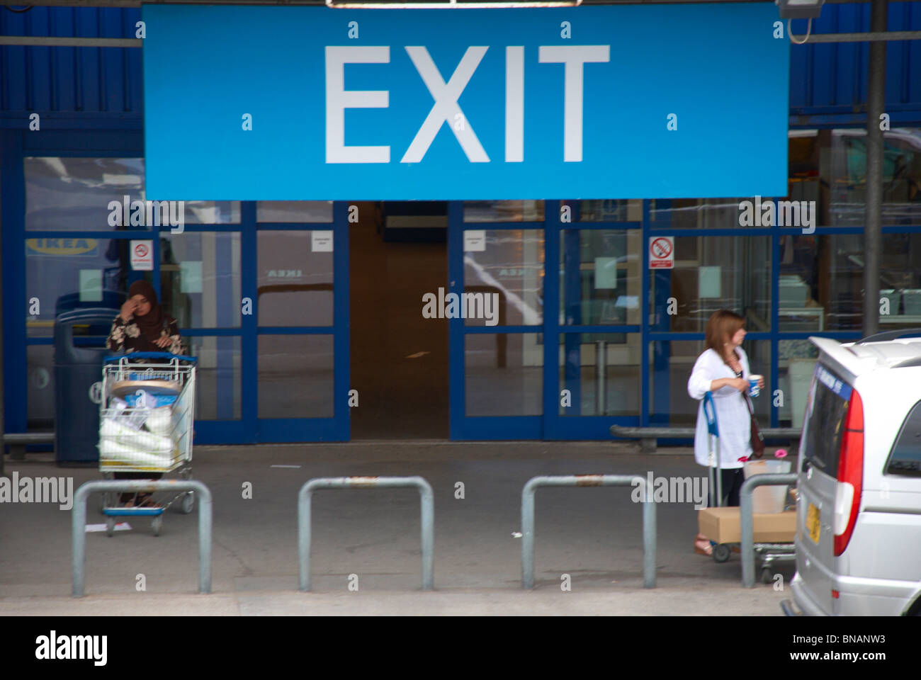 Ikea shopping trolley hi-res stock photography and images - Alamy