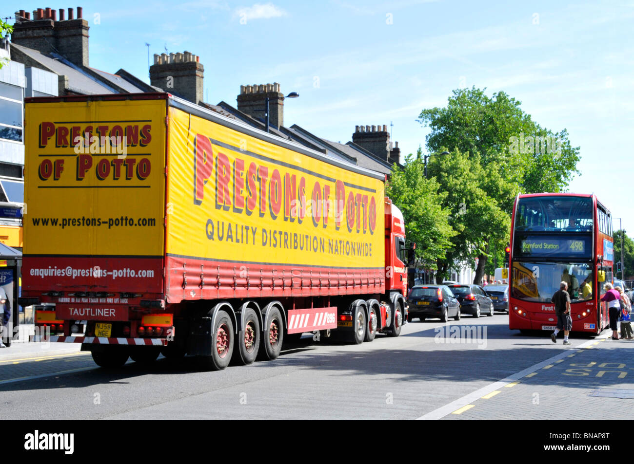 Back Side View Lorry Stock Photos & Back Side View Lorry Stock Images ...
