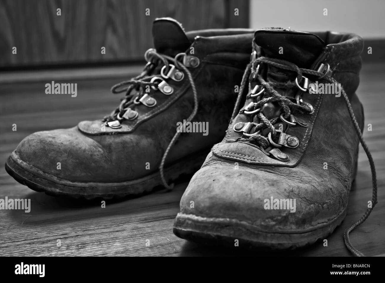 An old pair of dirty boots Stock Photo - Alamy