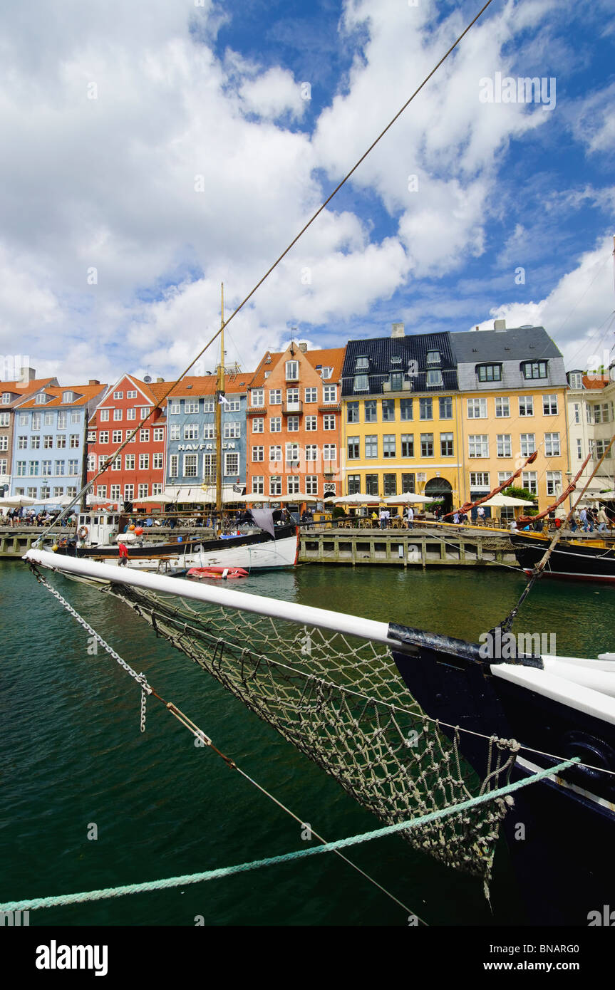 Colourful Nyhavn Harbour in Copenhagen, Denmark Stock Photo - Alamy