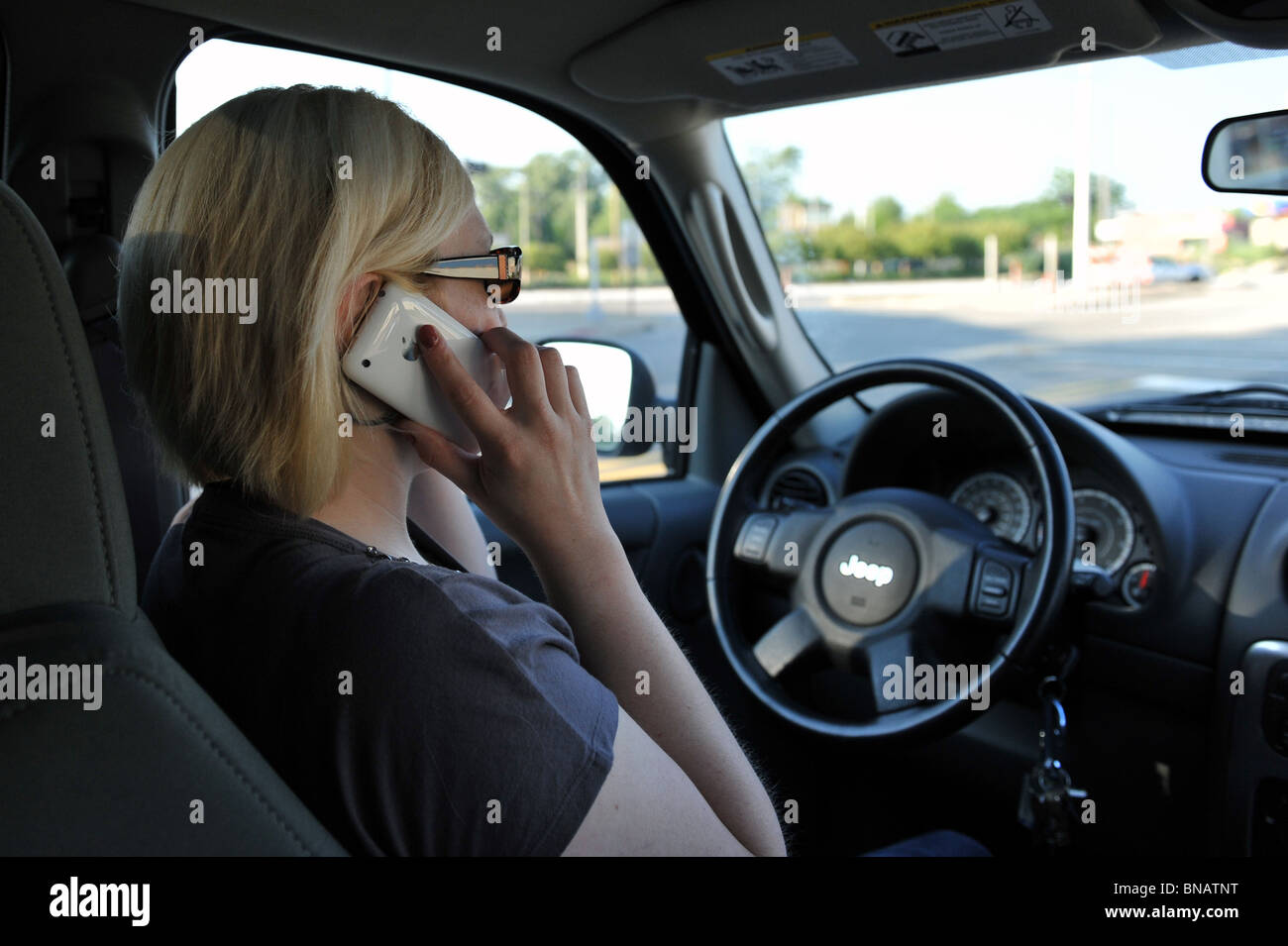 A woman talking on a cell phone while driving Stock Photo - Alamy