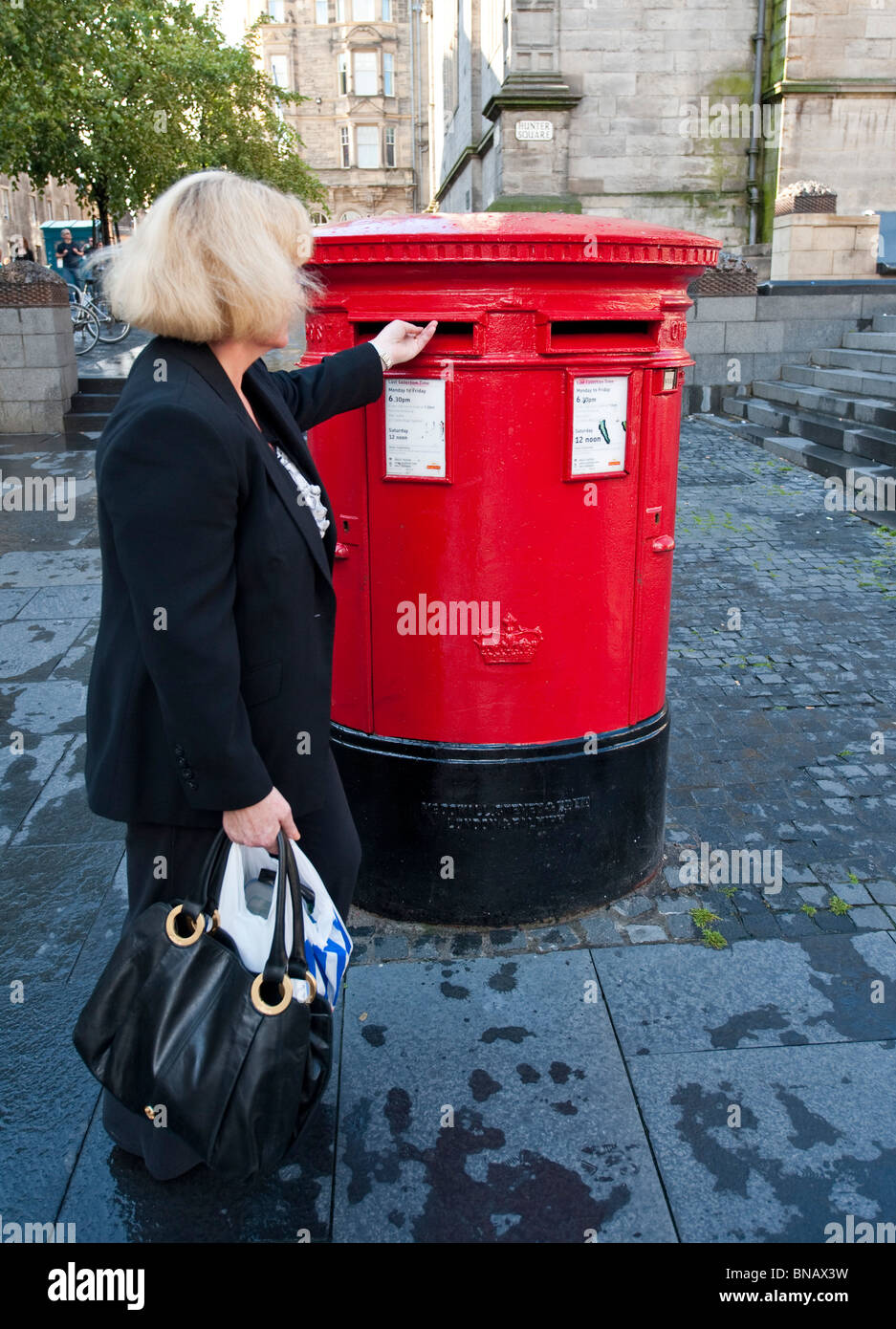 Post woman royal mail hi-res stock photography and images - Alamy