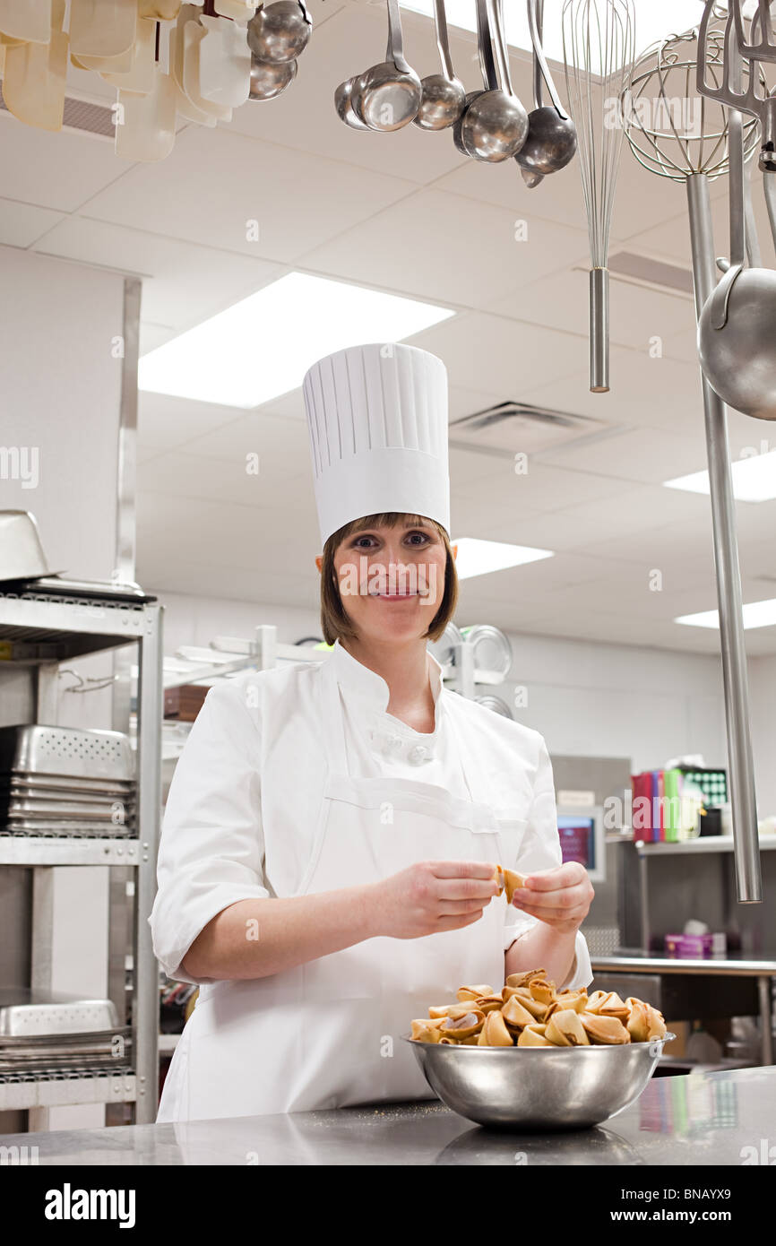Female chef working in commercial kitchen Stock Photo - Alamy