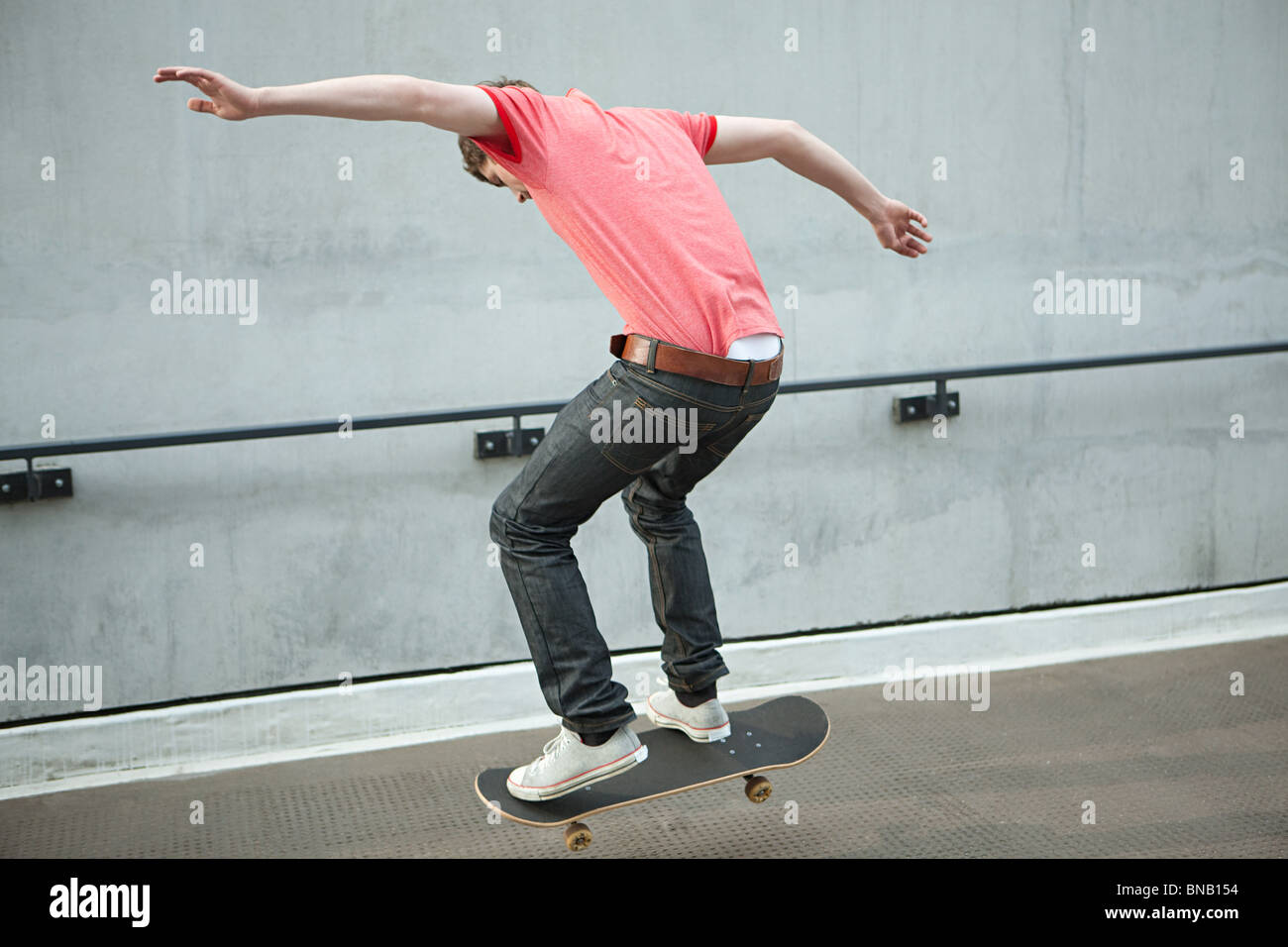 Young man skateboarding Stock Photo - Alamy