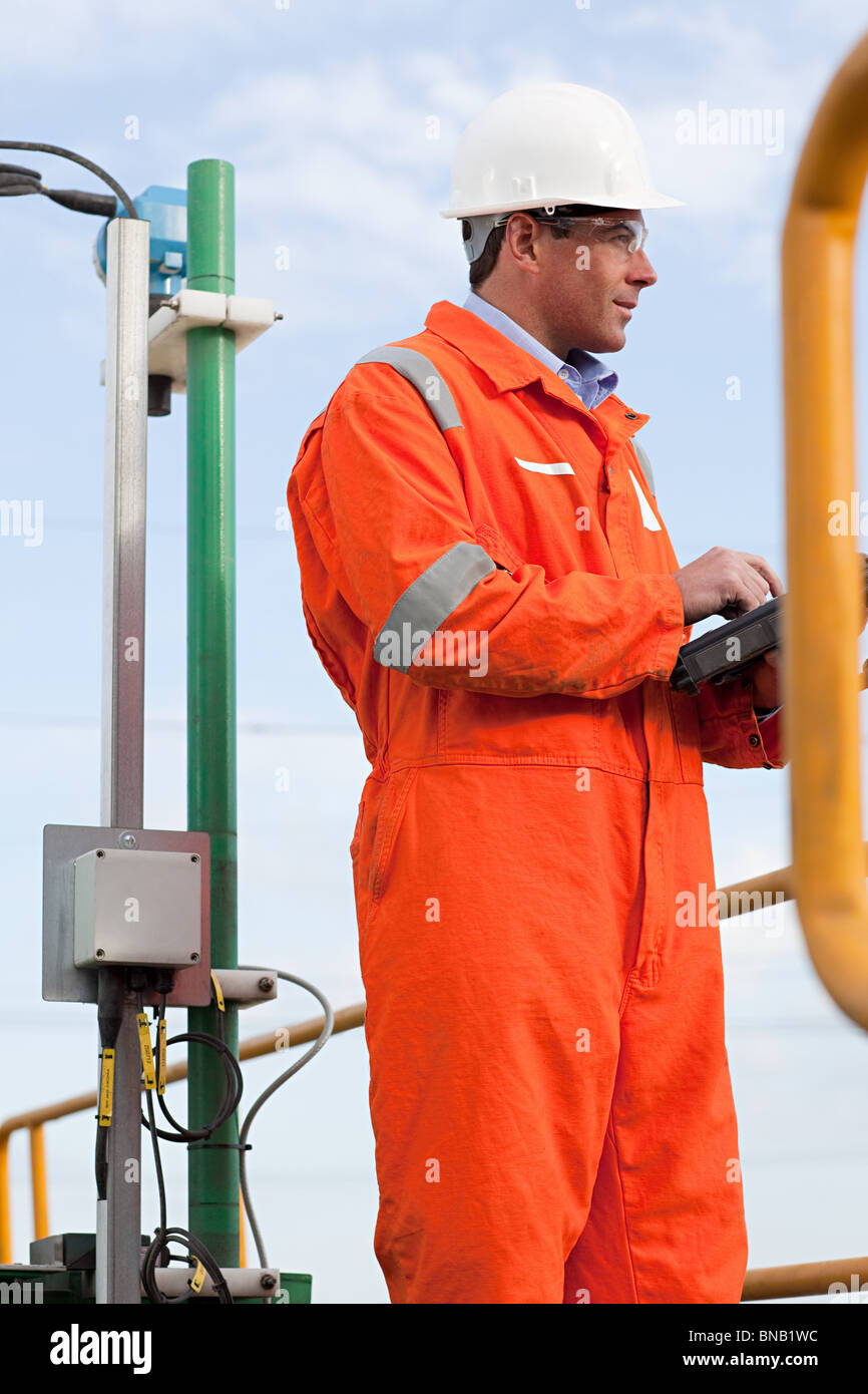 Standing industrial structures hi-res stock photography and images - Alamy