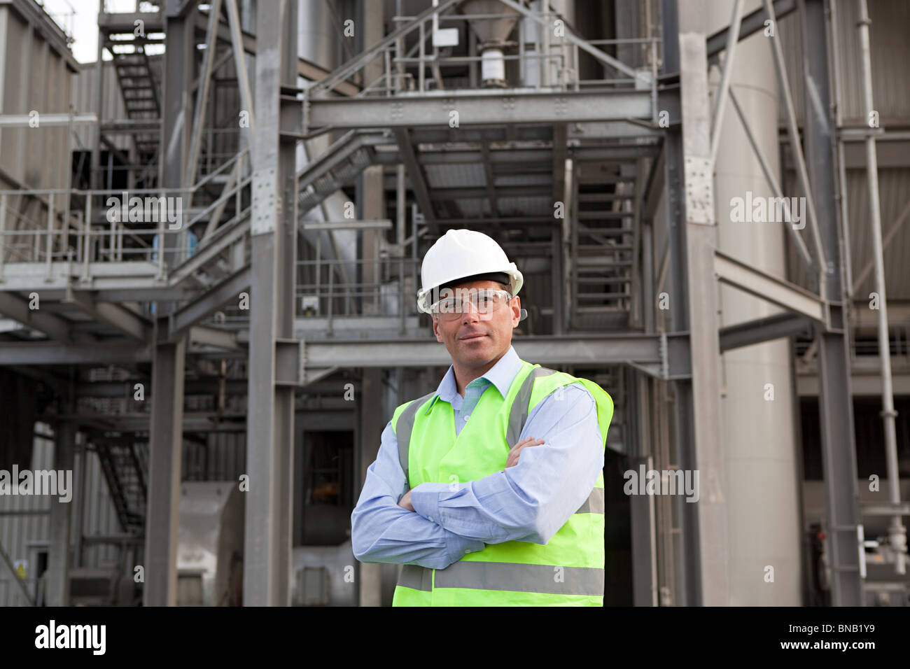 Outside factory hi-res stock photography and images - Alamy