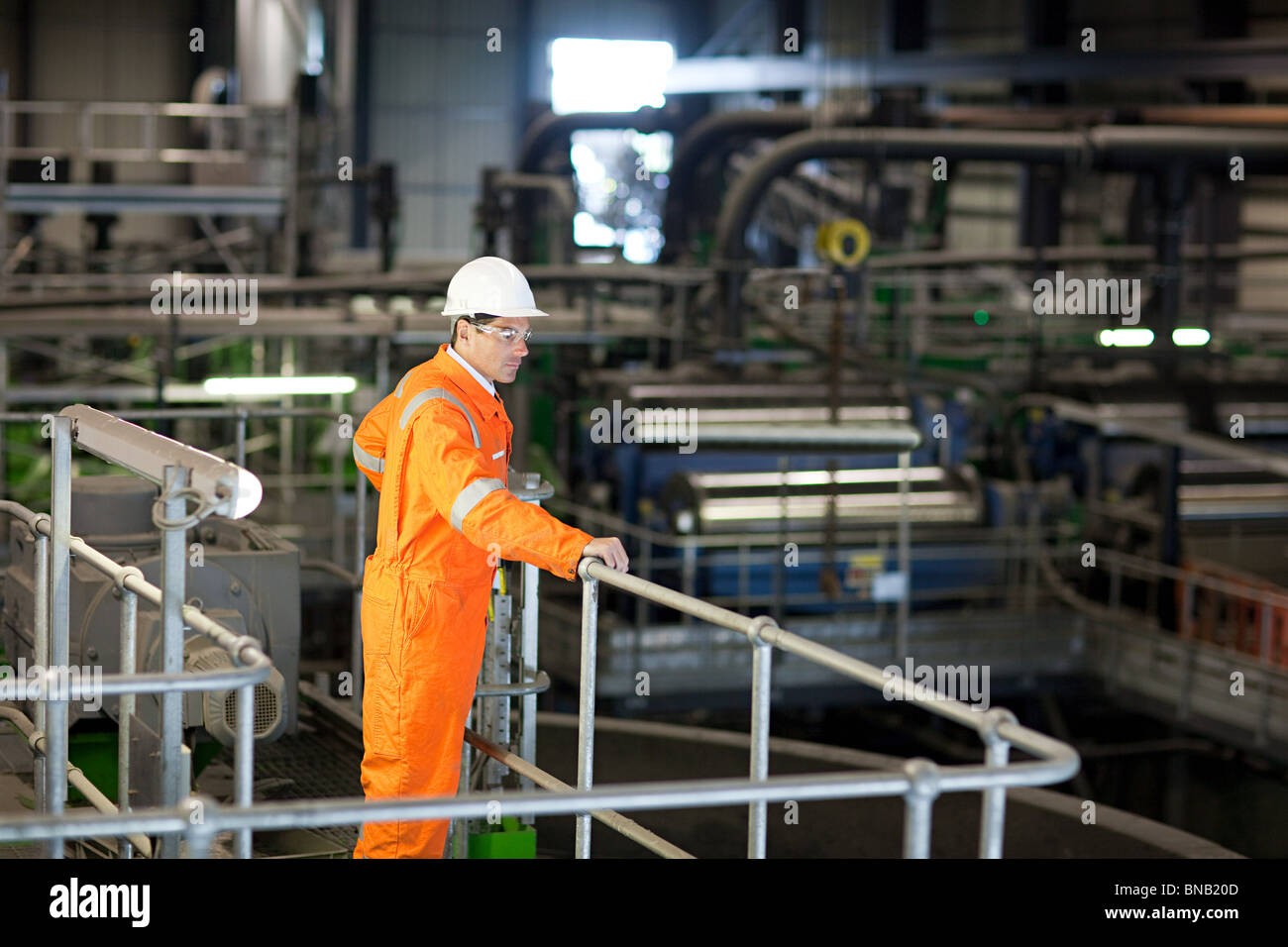 Elevated walkway factory hi-res stock photography and images - Alamy