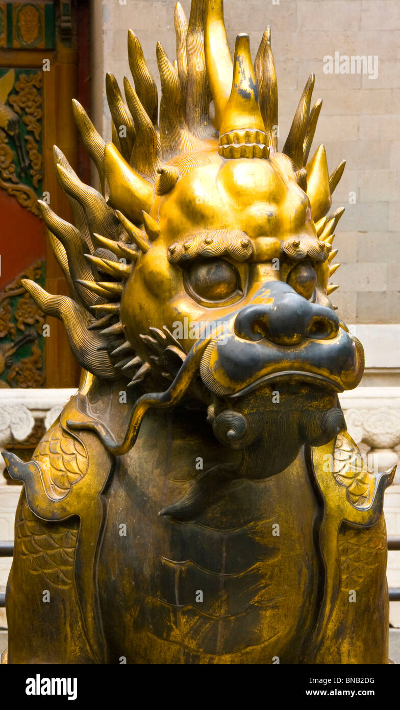 Golden dragons china hi-res stock photography and images - Alamy