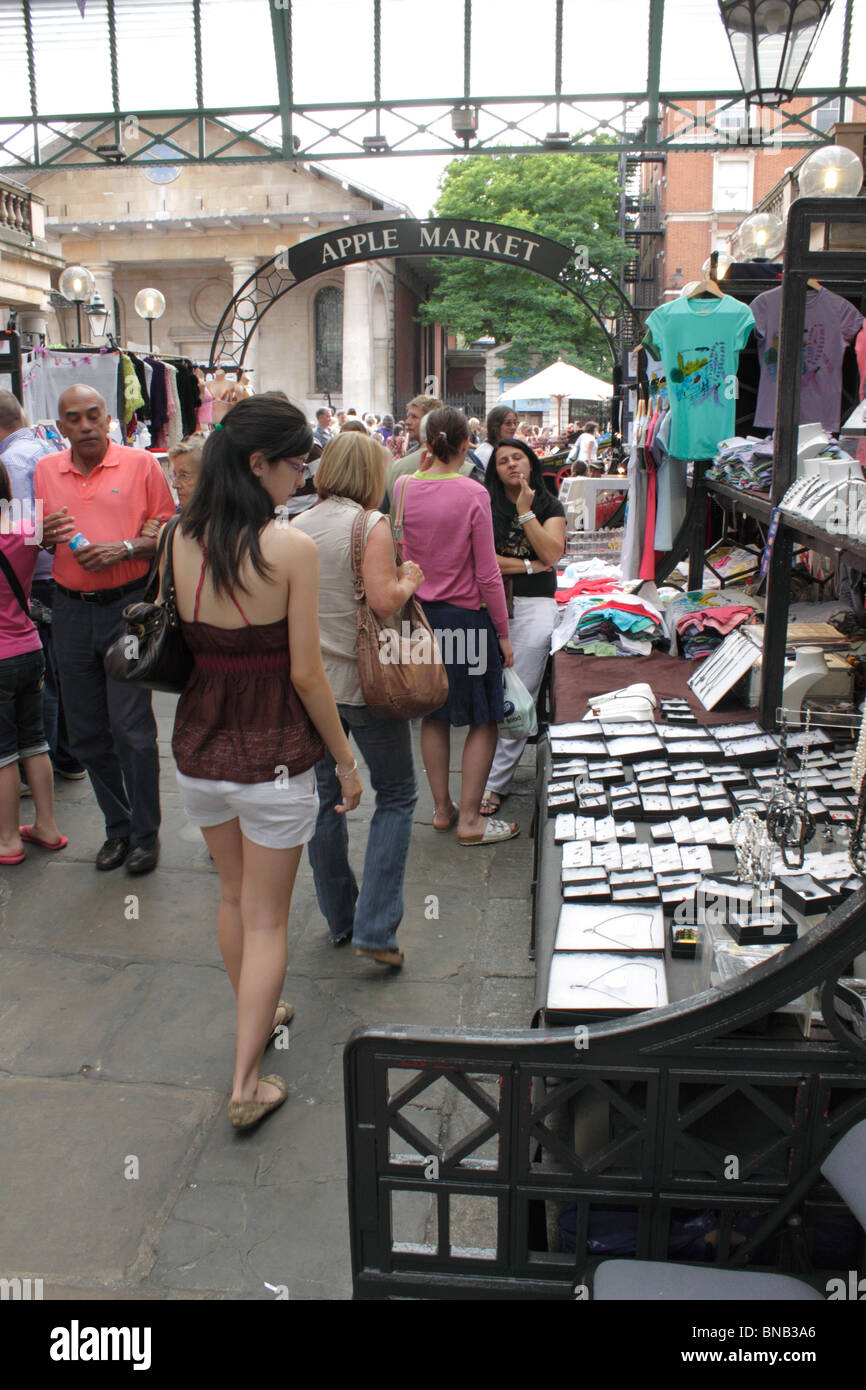 Stall covent garden apple market hi-res stock photography and images ...