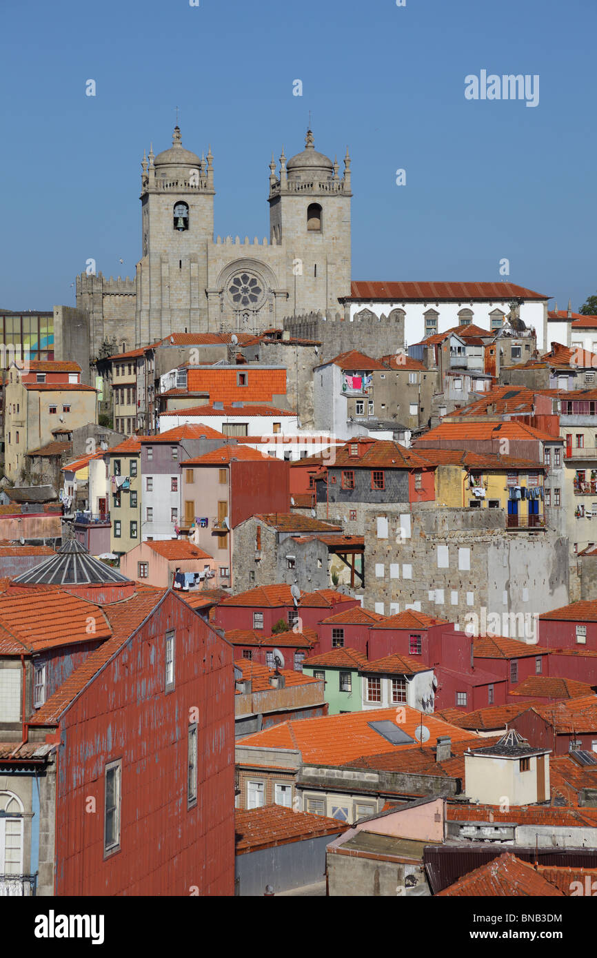 Old town vertical portuguese hi-res stock photography and images - Alamy