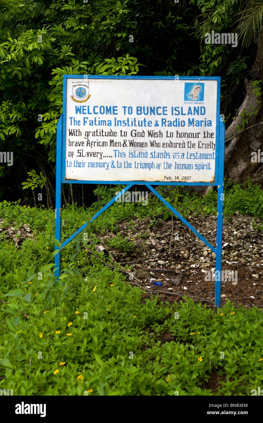 Bunce Island, Sierra Leone, ruins of largest British slave castle West ...
