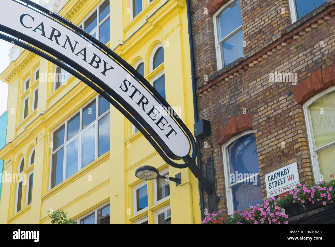 The road sign for carnaby street hi-res stock photography and images ...