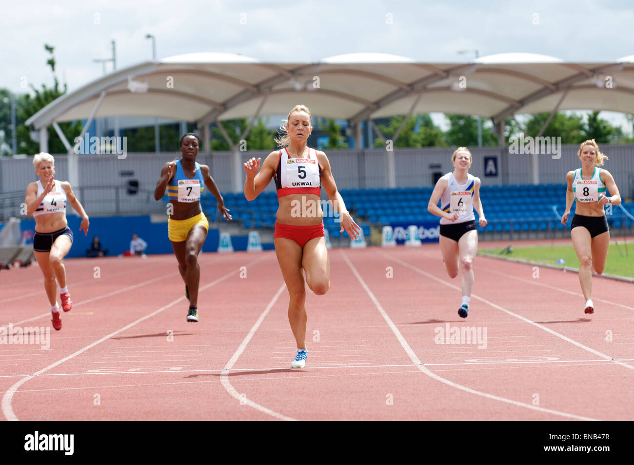 Women finishing the race hi-res stock photography and images - Alamy