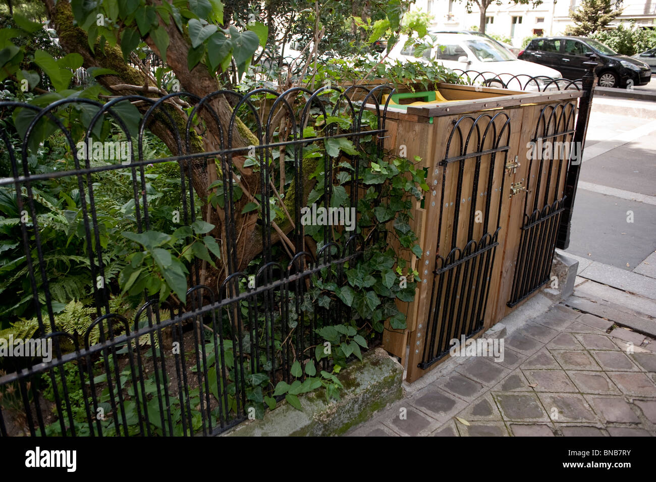 Paris france recycling bins paris hi-res stock photography and images ...